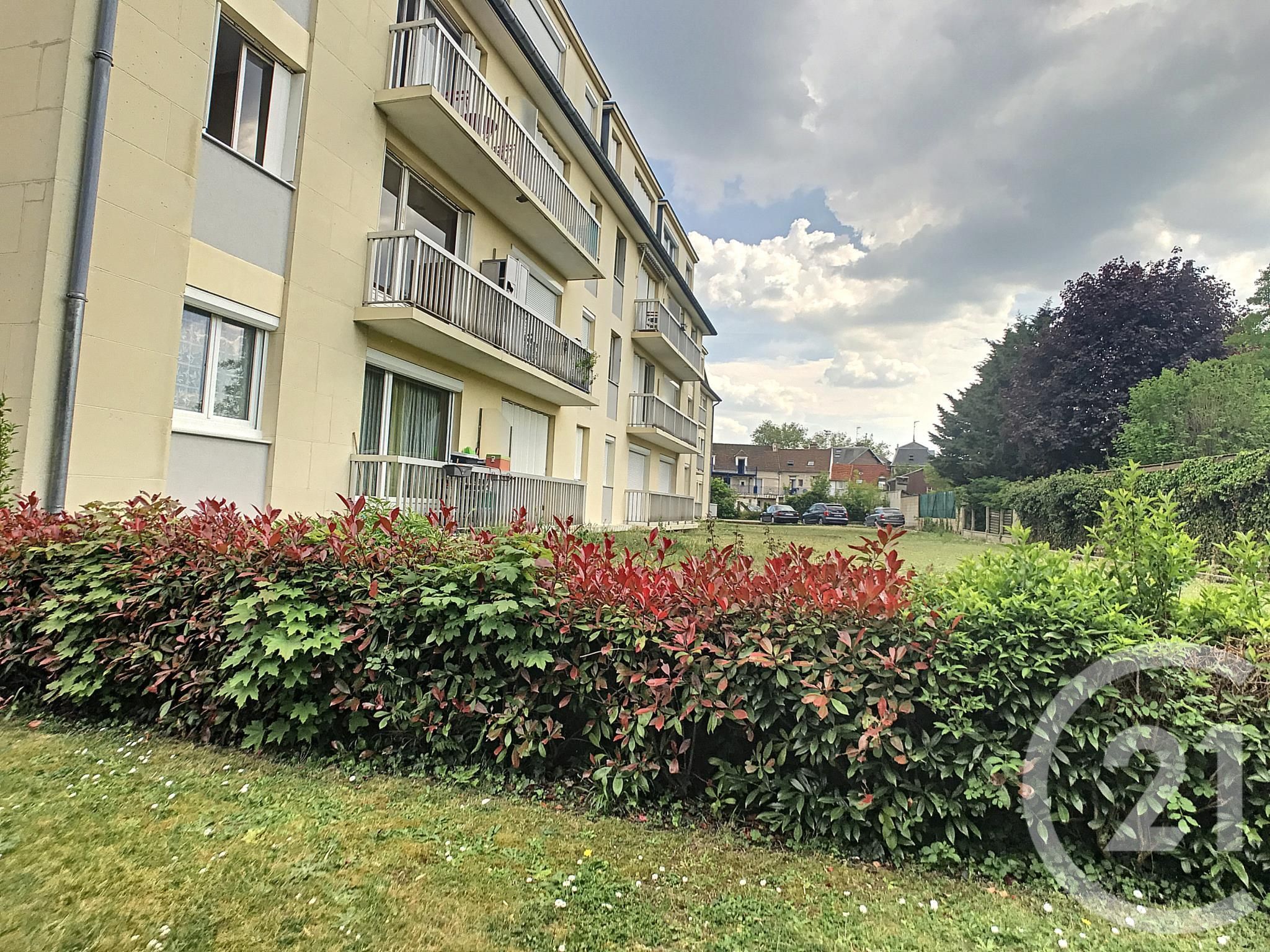 Appartement Studio à louer - 1 pièce - 24.0 m2 - CREPY EN VALOIS - 60 ...